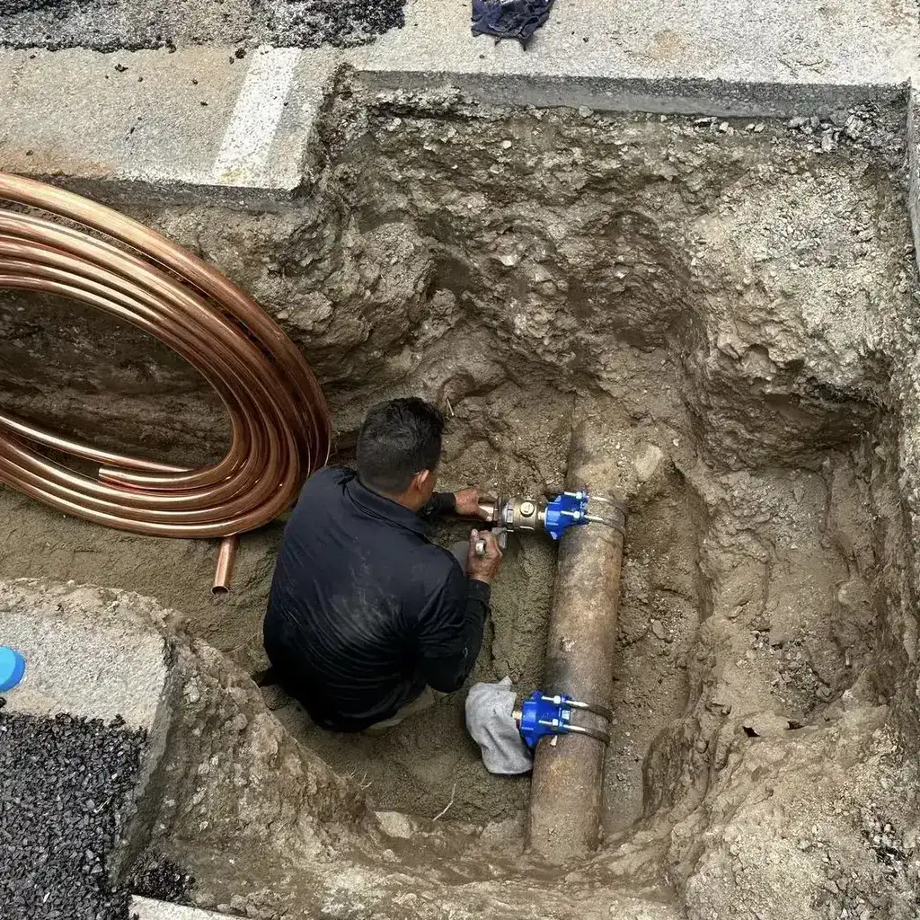 Hot Tapping a Pipeline Without Shutting Down Service